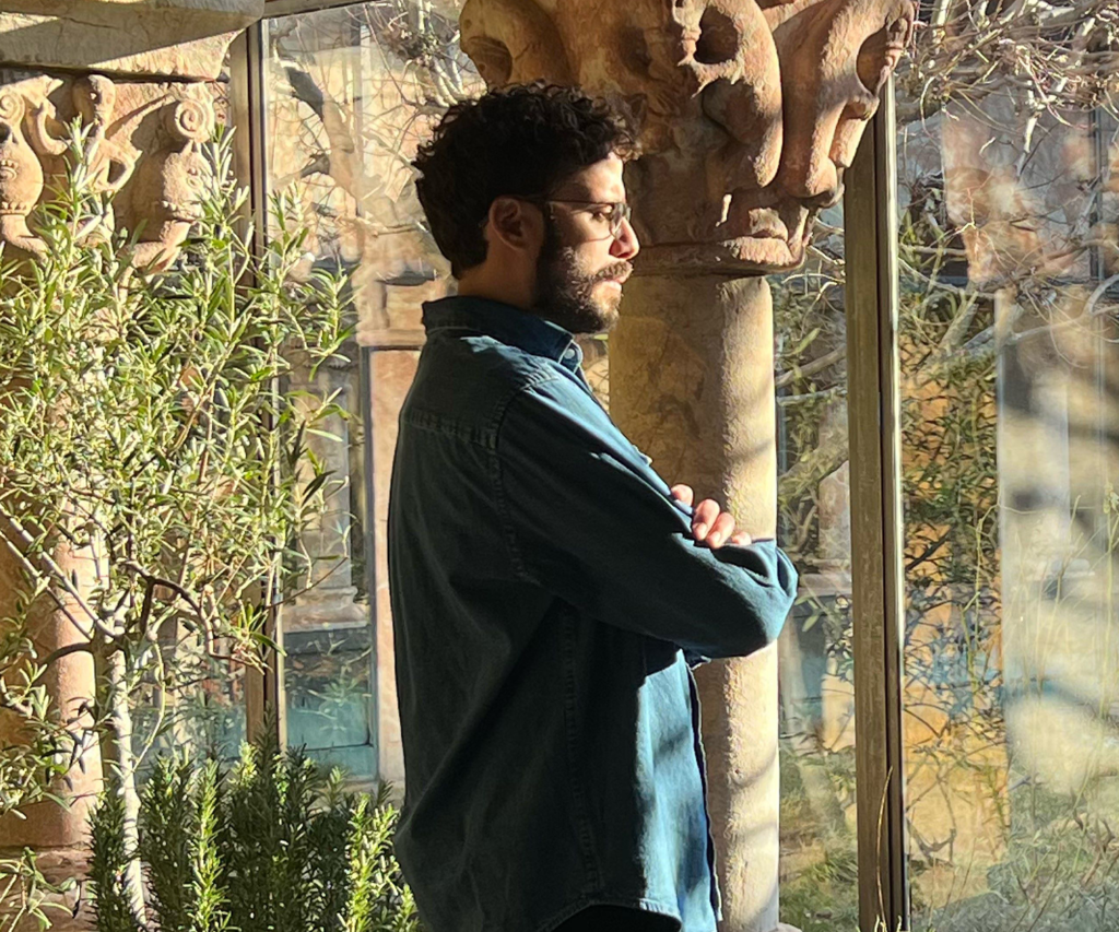 Guirnaldas de ceniza en el Desierto de Edder González Palacios - Claridad